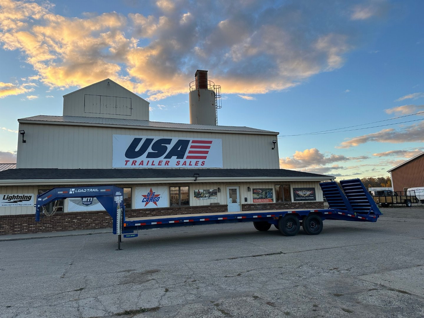 New 2025 Load Trail 102"x30' 16K Low Pro Gooseneck Trailer W/Max Ramps