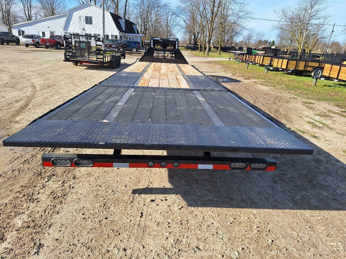 New 2025 Load Trail 102x32 Hyd. Dove Gooseneck Trailer 24K W/ Oak Deck