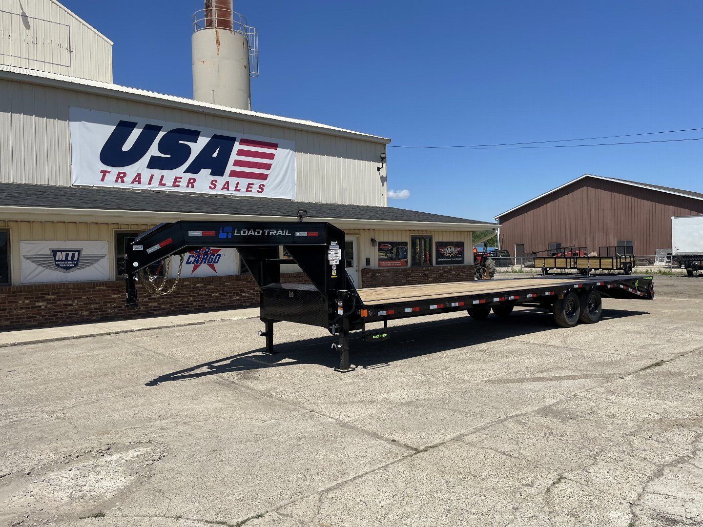 New 2025 LOAD TRAIL 102x30 14k w/Max Ramps Gooseneck Bodies