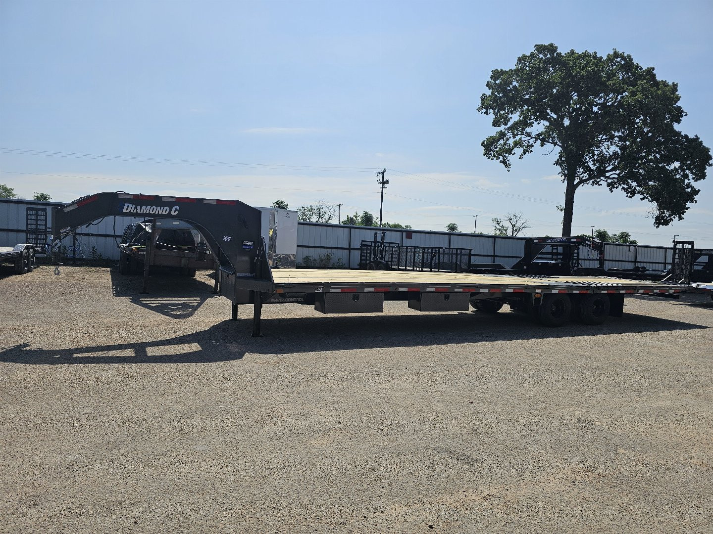 New 2025 Diamond C Trailers FMAX210 102X35HYD Flatbed Trailer for sale in Waco, TX