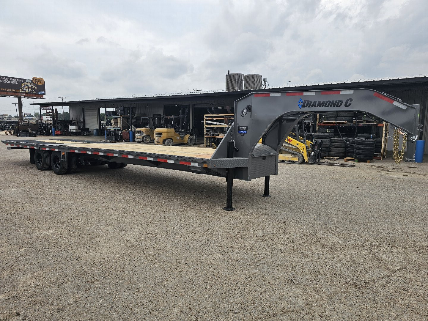 New 2025 Diamond C Trailers FMAX212 35X102 HYD PACESETTER Flatbed Trailer