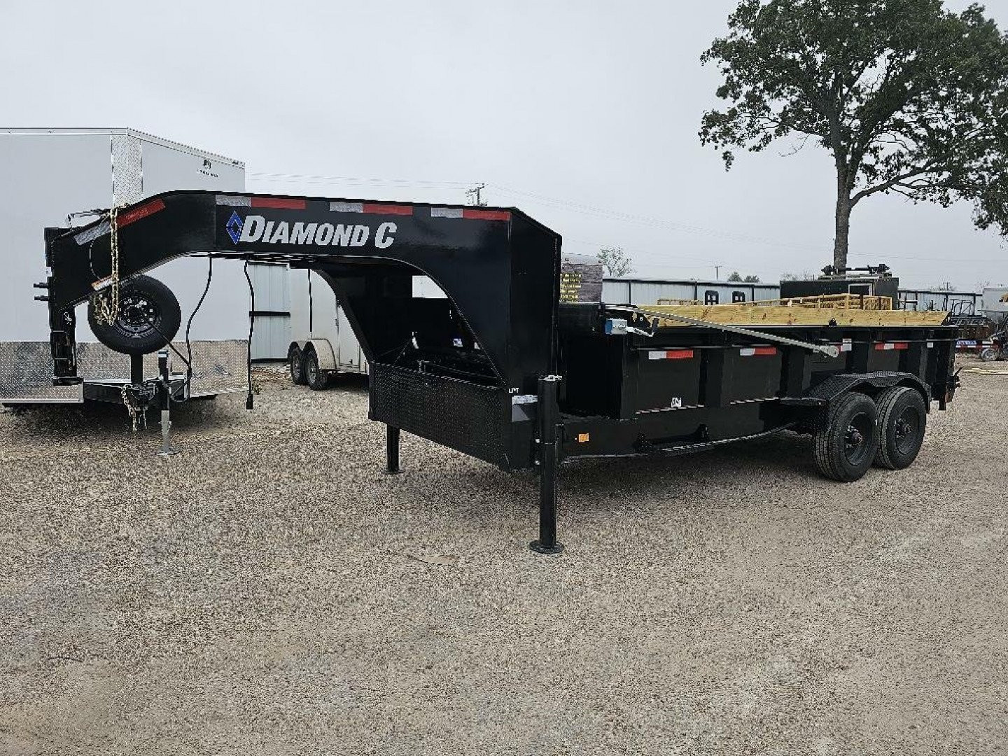 New 2024 DIAMOND C LPT210 16X82 GN