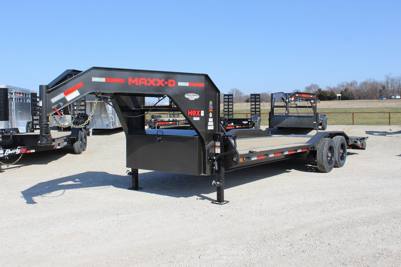 New 2025 MAXXD H9X 102" x 24' gooseneck Equipment Trailer