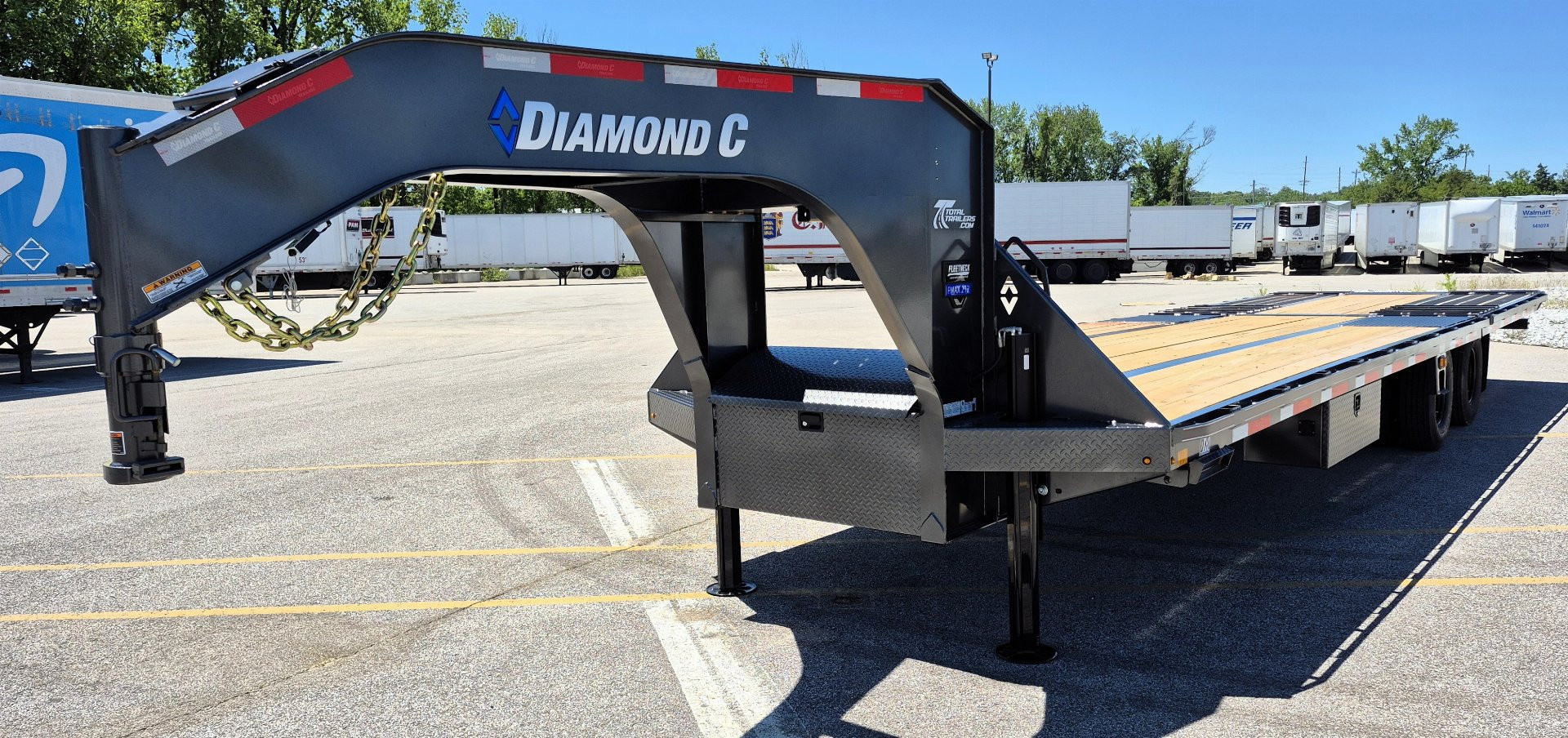 New Diamond C FMAX 212 32' Hydraulic Dovetail, 25.9K (GVWR), Hydraulic ...