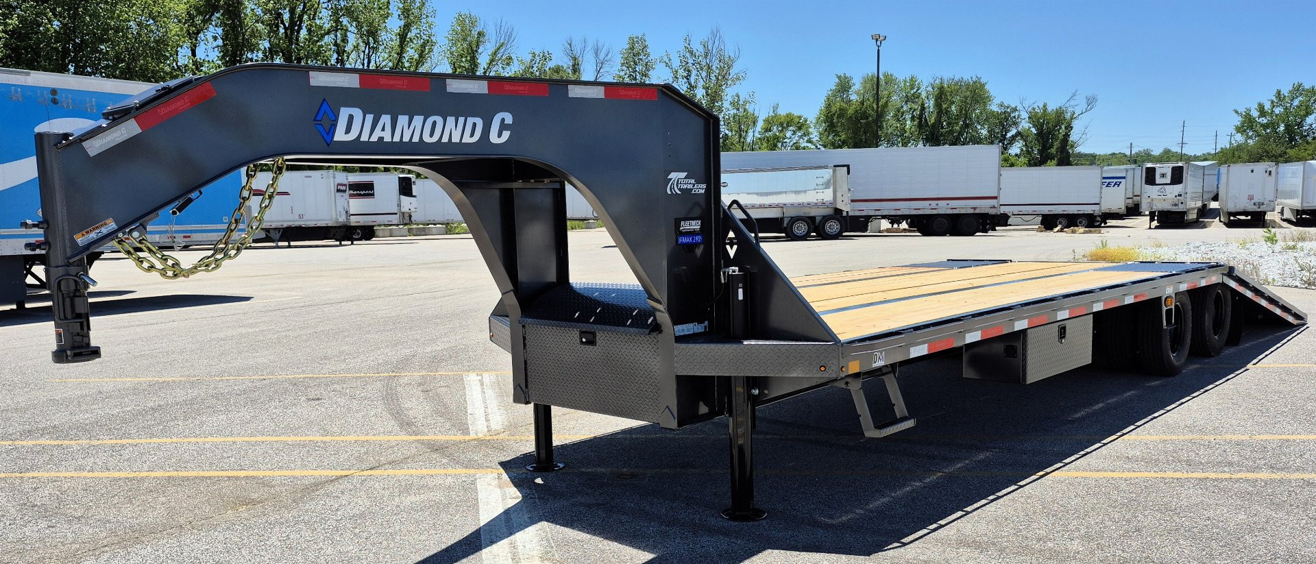 New Diamond C FMAX 212 32' Hydraulic Dovetail, 25.9K (GVWR), Hydraulic ...