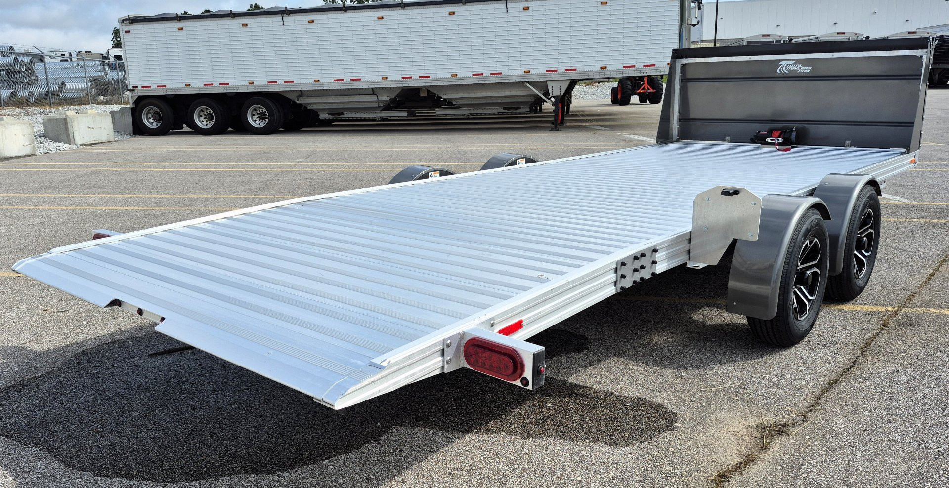 New Timpte EZ720 All Aluminum Deck lowering 7,000lb (GVWR) Car Hauler ...