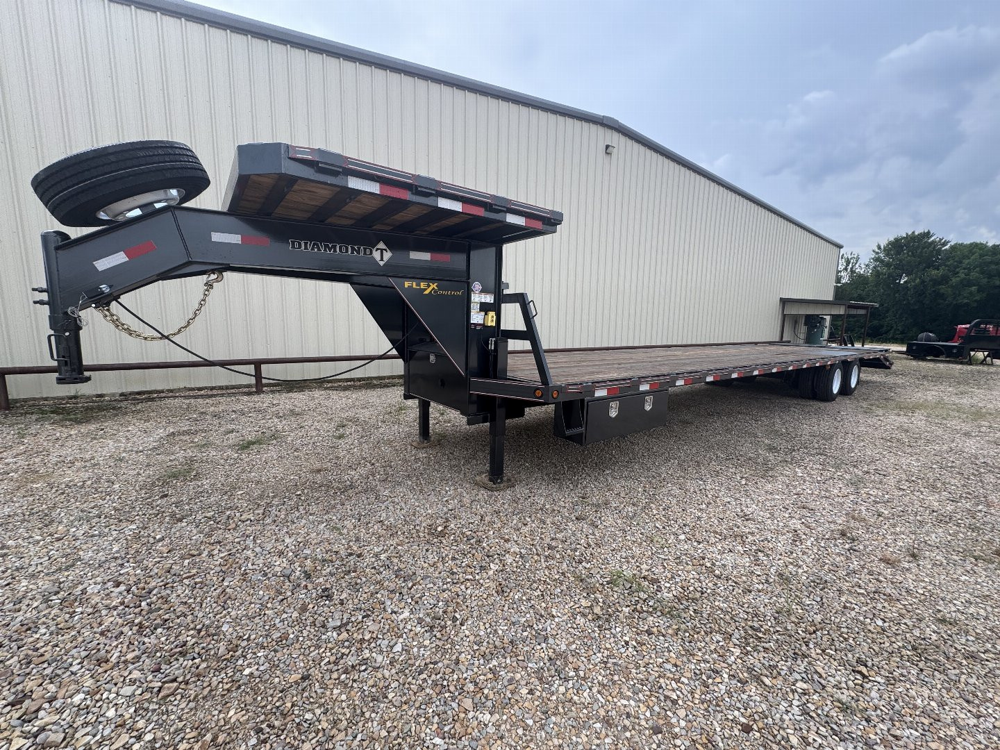 New 2025 Diamond T 102 in x 40 ft Dual Tandem Flatbed Trailer for sale ...