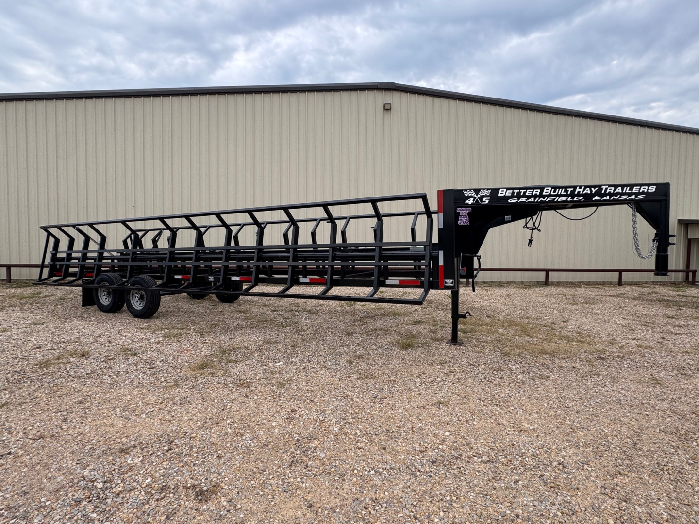 New 2025 Better Built Gooseneck 10 Bale Double Dump Hay Trailer 30 ft ...