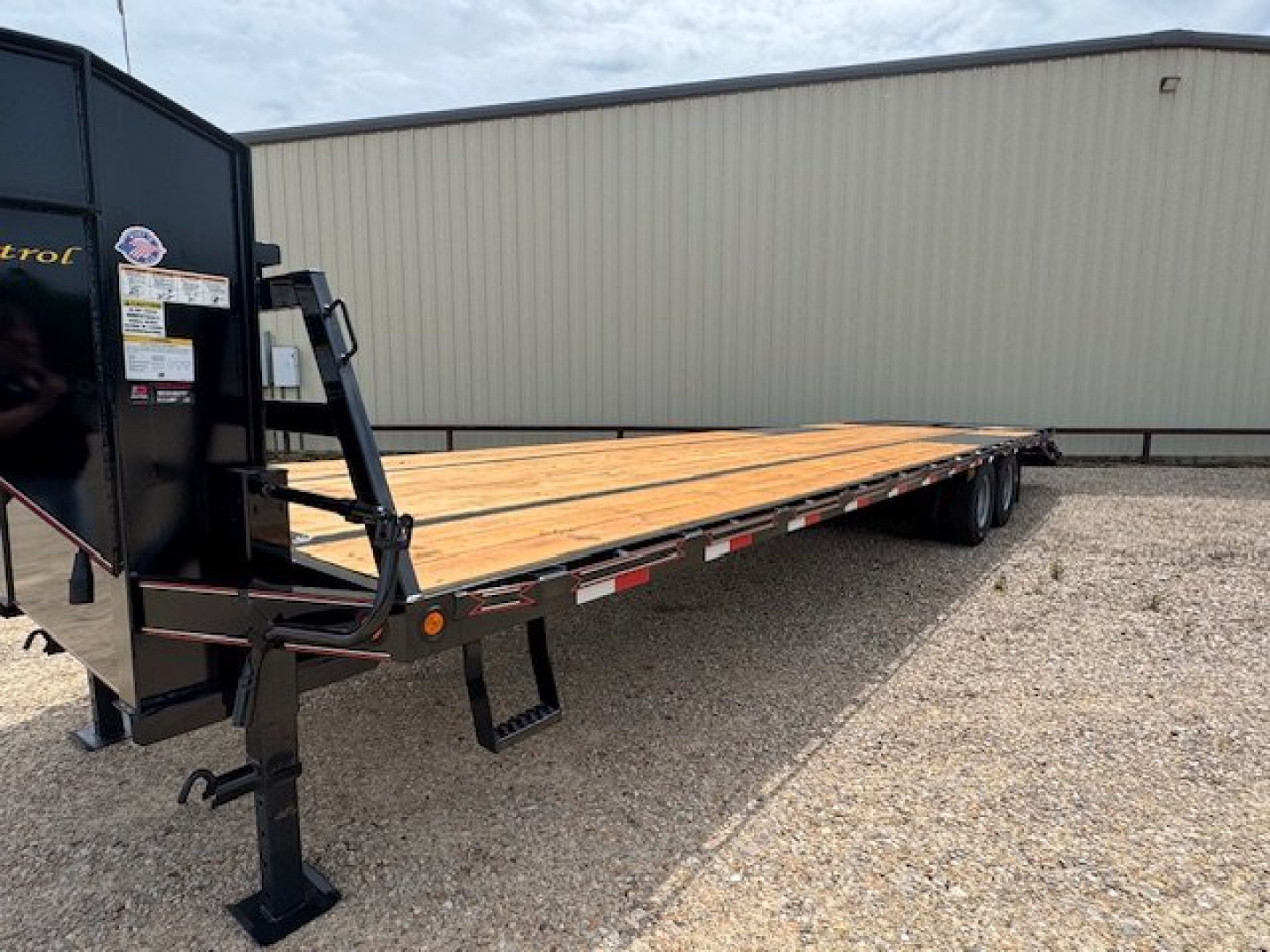 New 2025 Diamond T 102 in x 32 ft Gooseneck Dual Tandem Flatbed Trailer ...