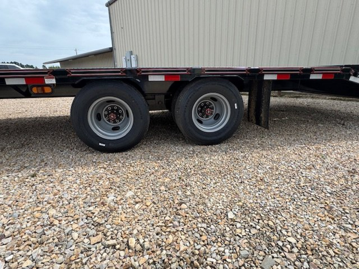 New 2025 Diamond T 102 in x 32 ft Gooseneck Dual Tandem Flatbed Trailer ...