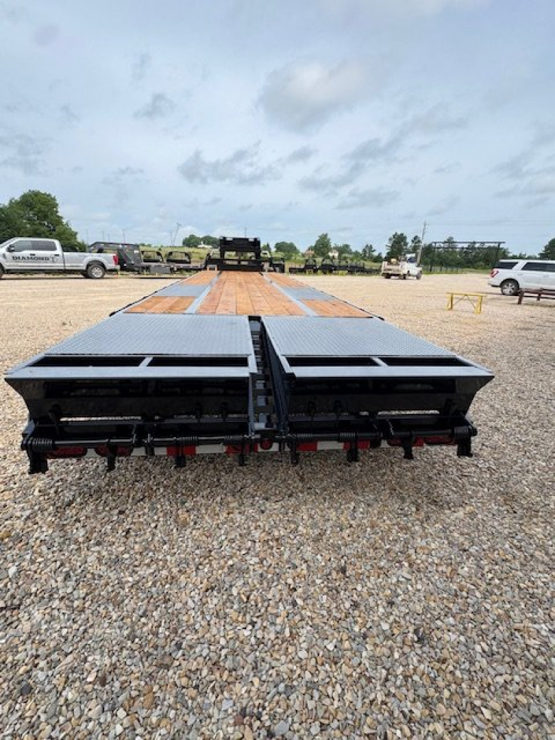 New 2025 Diamond T 102 in x 32 ft Gooseneck Dual Tandem Flatbed Trailer ...