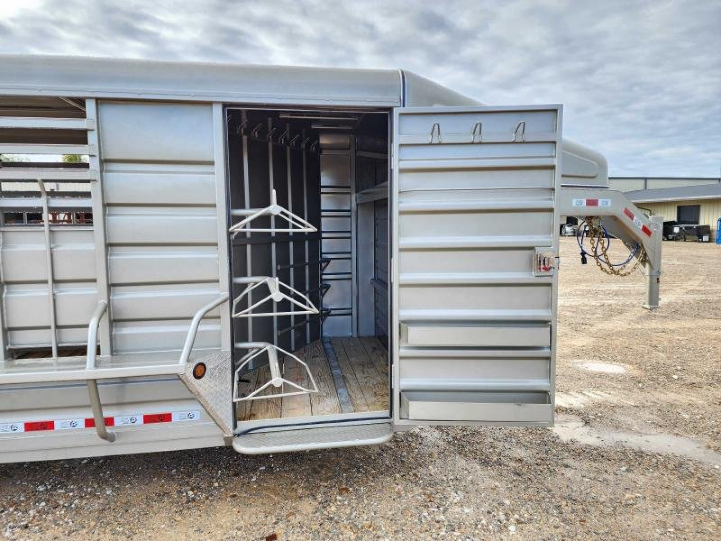 New 2022 GR Trailers 6 ft. 8 in. x 24 ft. Gooseneck Stock Combo Swing ...