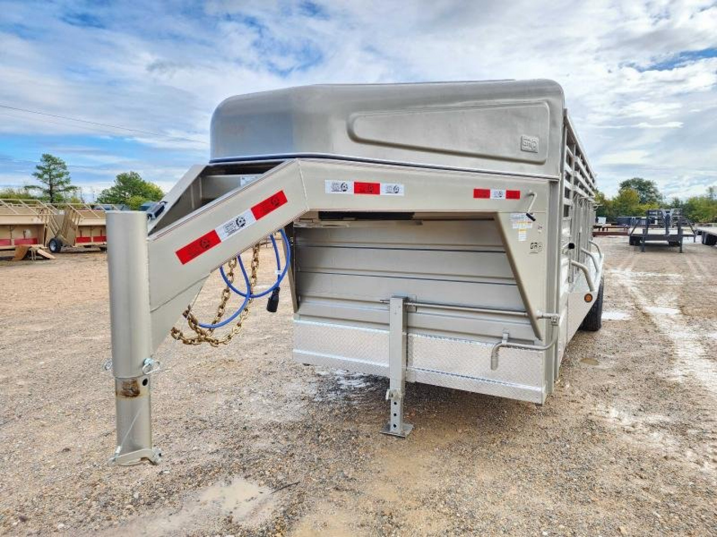 New 2022 GR Trailers 6 ft. 8 in. x 24 ft. Gooseneck Stock Combo Swing ...