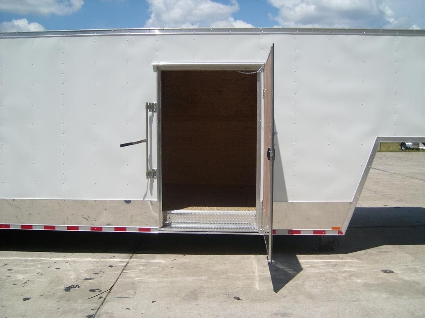 New NEW Elite Series 8.5 x 24 + 8' RISER Tandem Axle, Enclosed ...