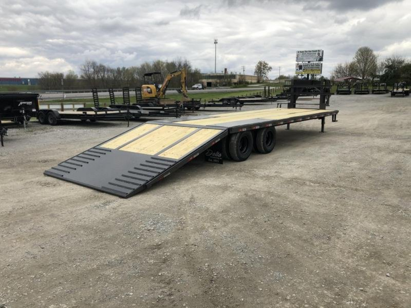 New 2025 Delta 102"X32' Hydraulic Dovetail Gooseneck Equipment Trailer ...