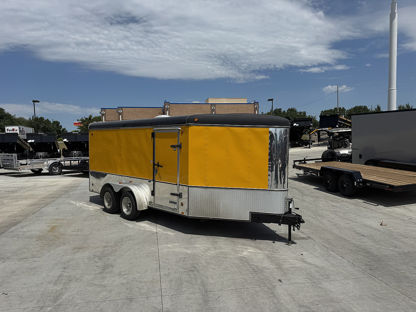 Used 2003 United 7x19 Drive Out Front Enclosed Rear Ramp Snowmobile ...