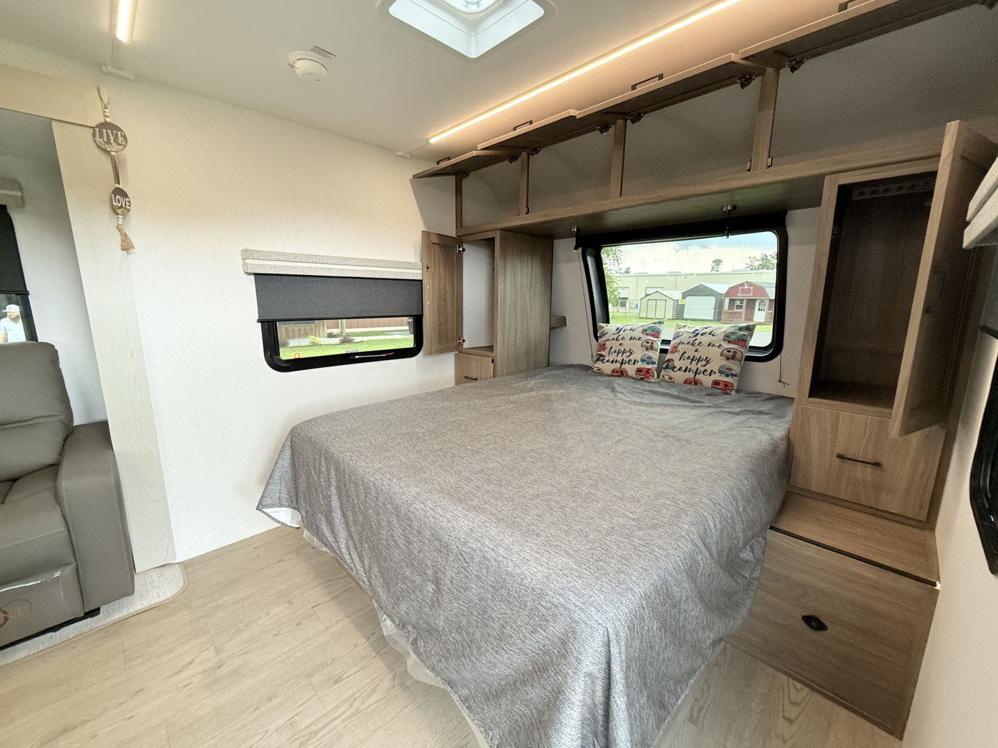 New 2026 Coachmen Freedom Express Ultra Lite 22MLS Travel Trailer for ...