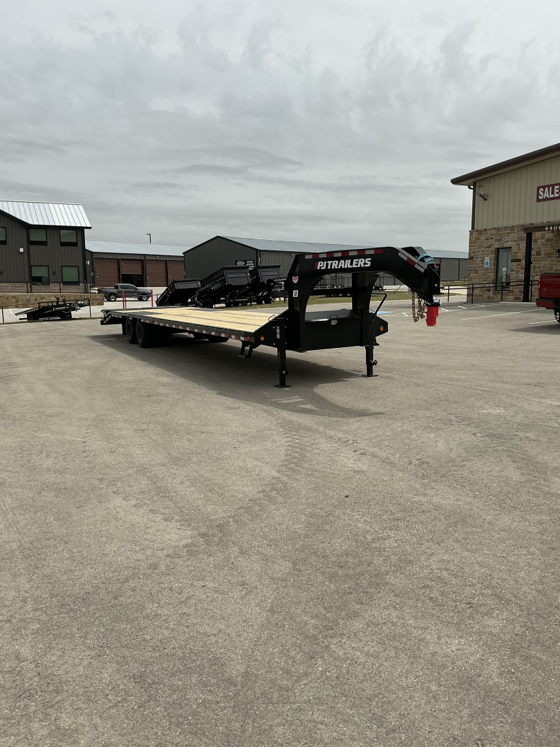 New 2026 PJ 102"x40' GN Low-Pro Flatbed w/ Duals - LD