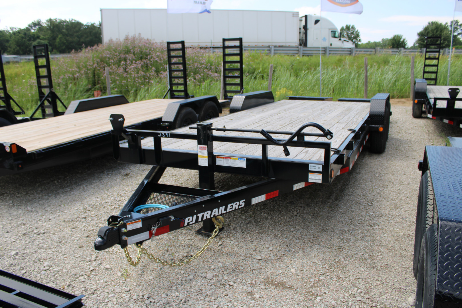 New 2025 PJ Trailers 22' 14K GVWR MR EQUIPMENT TRAILER WITH MONSTER ...