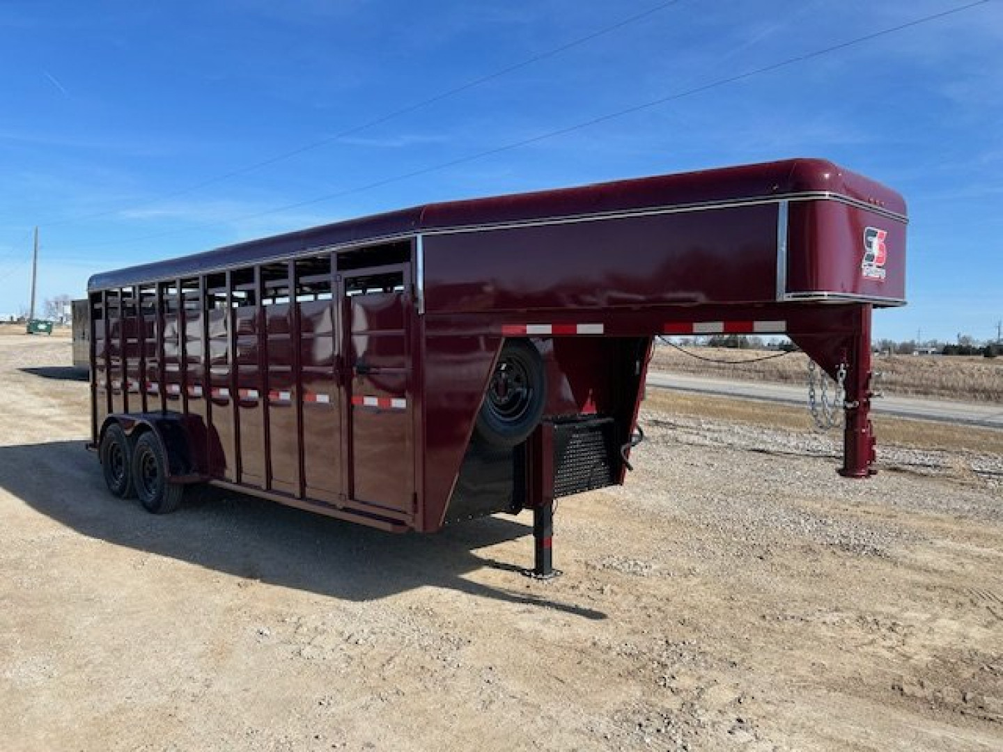 New 2025 S&S MANUFACTURING GN LIVESTOCK 20' Stock / Stock Combo Trailer