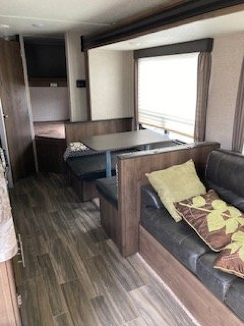 Used 2020 Shasta 26' Shasta model 26DB Travel Trailer for sale in Pearl ...