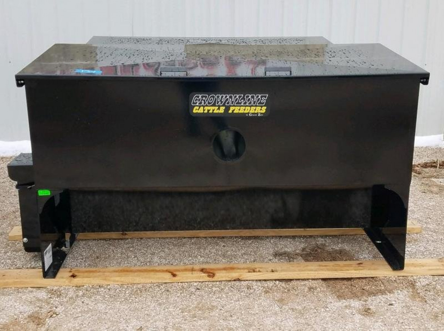 New 2025 Crownline 1500# Cake Feeder/Automatic Chute Farm / Ranch for ...