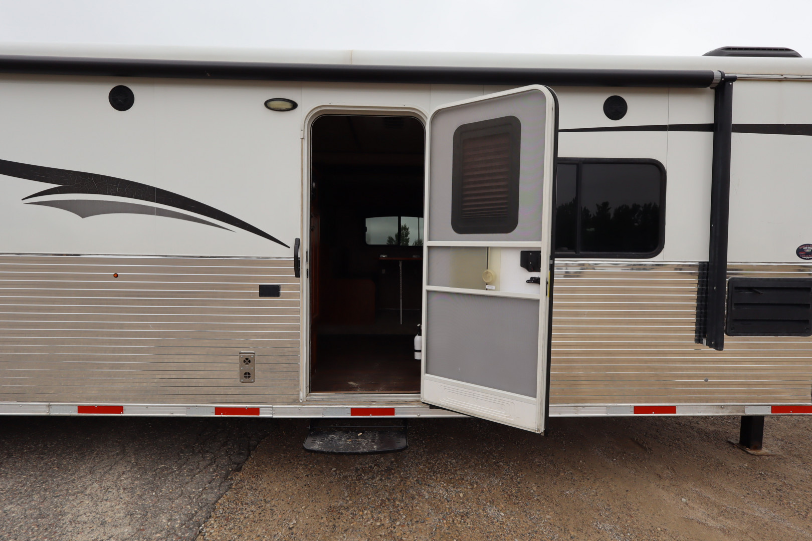 Used 2015 Bison Trailers 3 Horse Trailer for sale in
