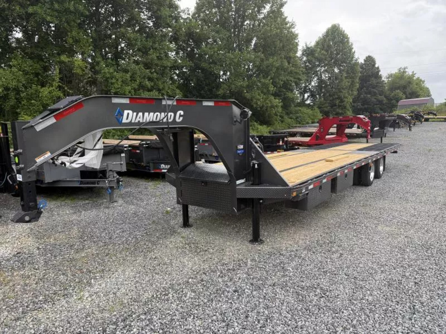 New 2025 Diamond C FMAX212 32' x 102" GOOSENICK Trailer PACESETTER ...