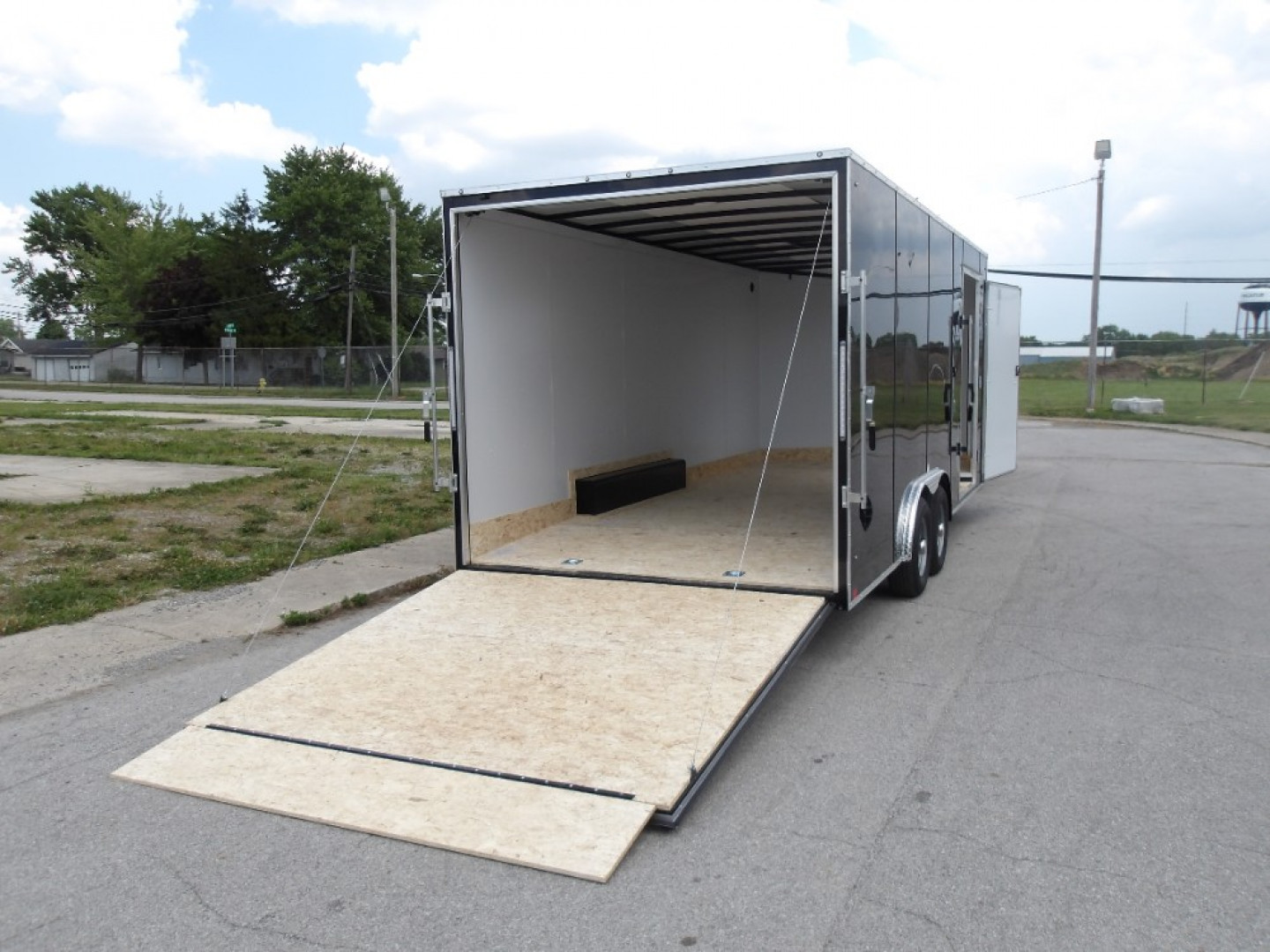 New 2026 Discovery Trailers DCHET8.520AT3 Cargo / Enclosed Trailer