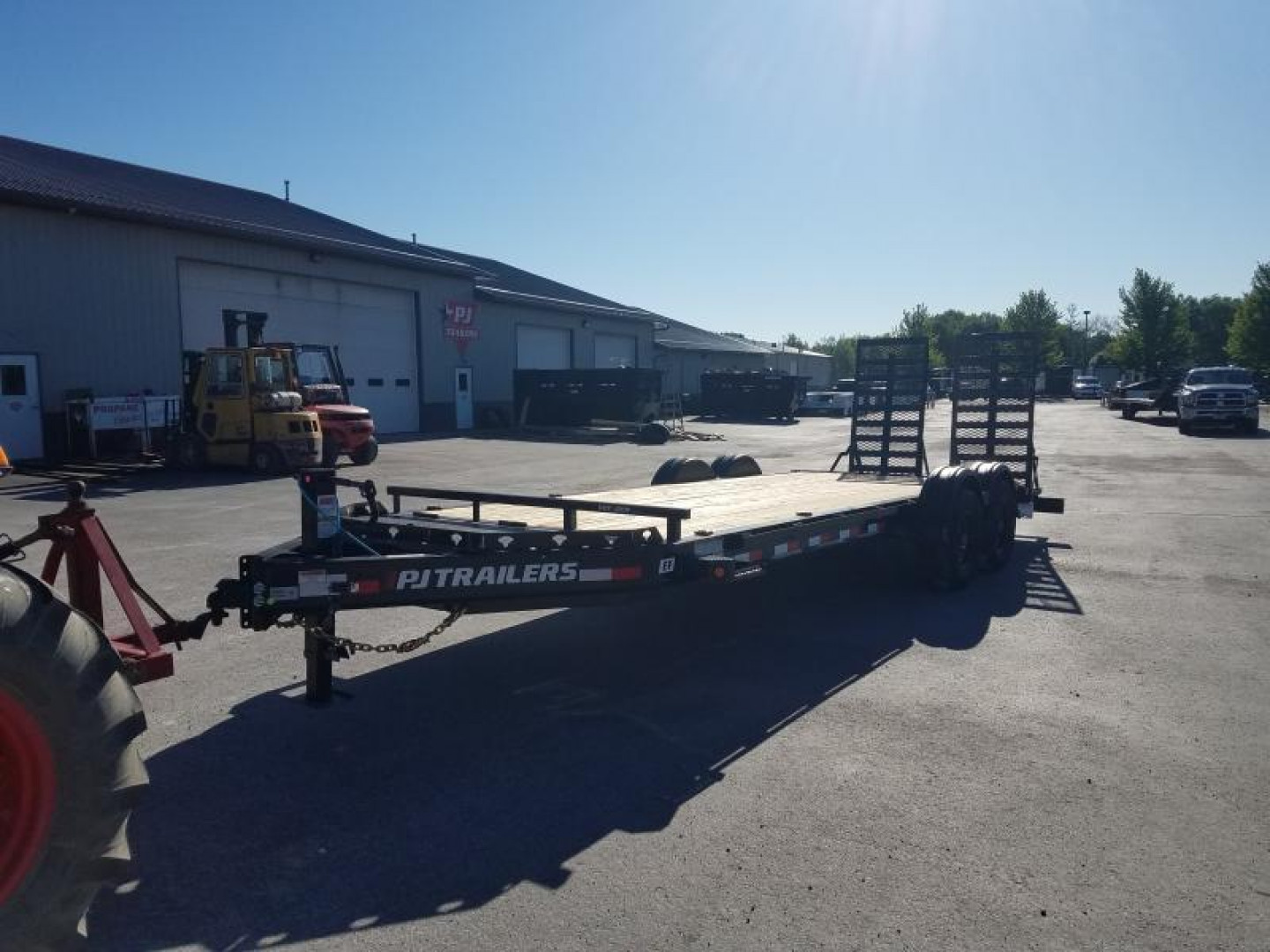 New 2025 PJ Trailers EV222