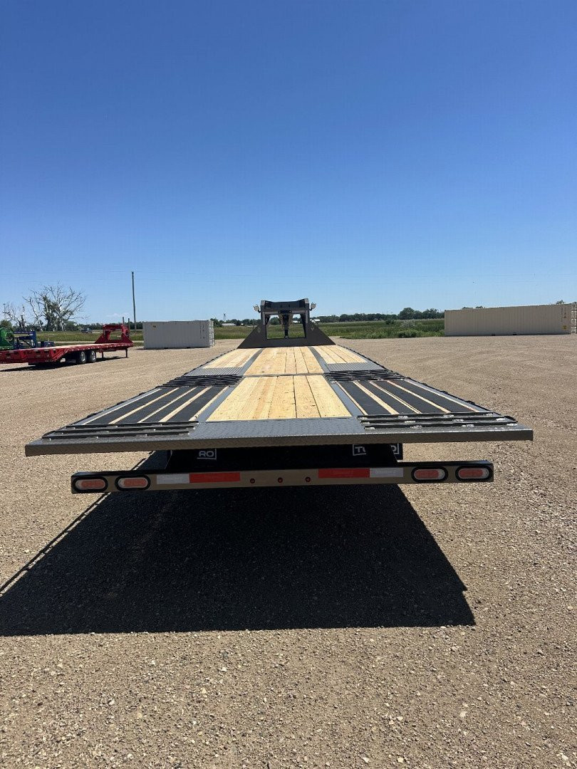 New 2025 Diamond C Trailers FMAX212HDT 2.0 Pacesetter Flatbed Trailer
