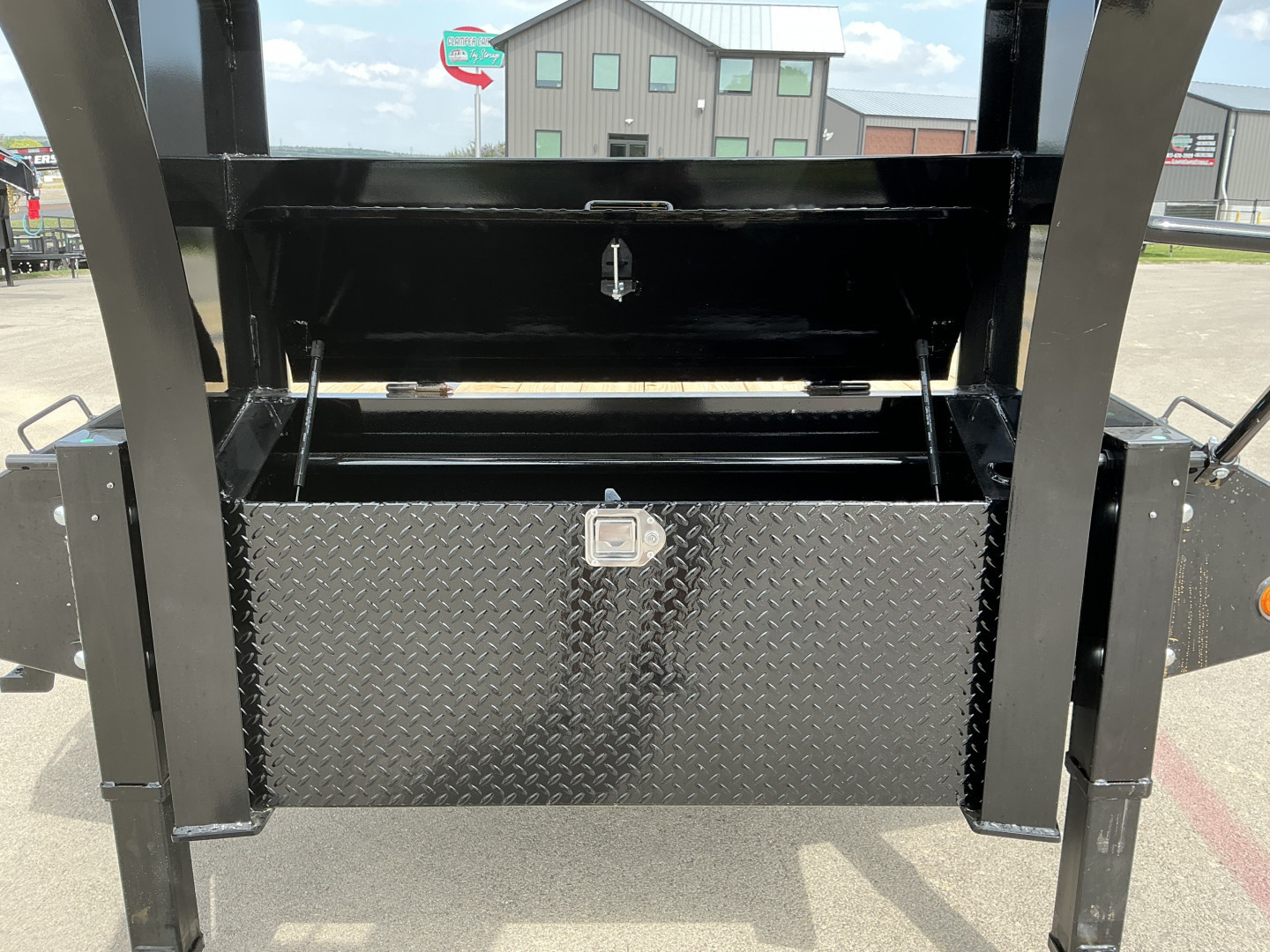 New 2026 PJ 102"x40' GN Low-Pro Air-Ride Flatbed w/ Duals - LD