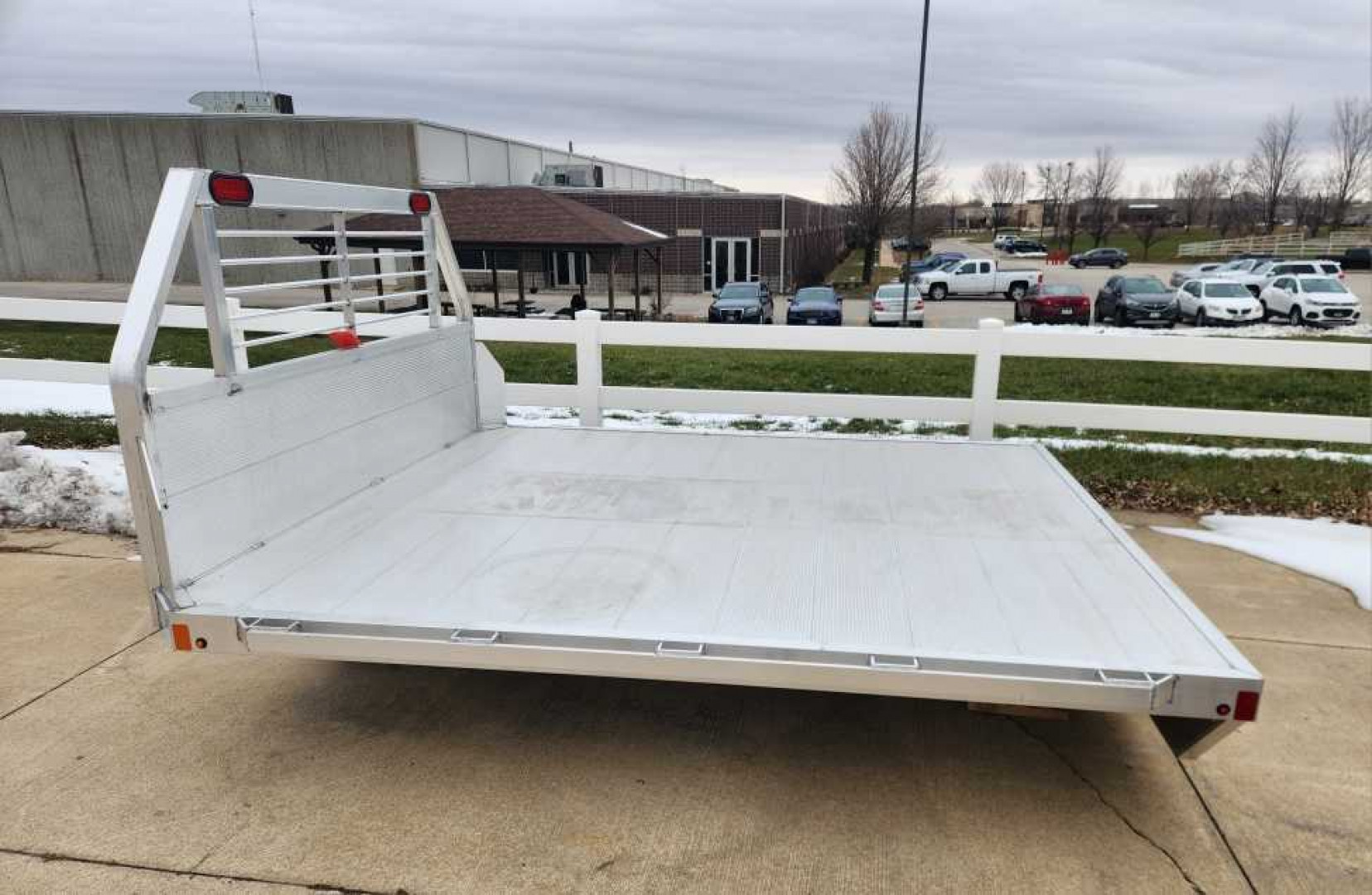 New Aluma 9600 TRUCK BED 8' X 8'10" (96" X 106") Truck Bed