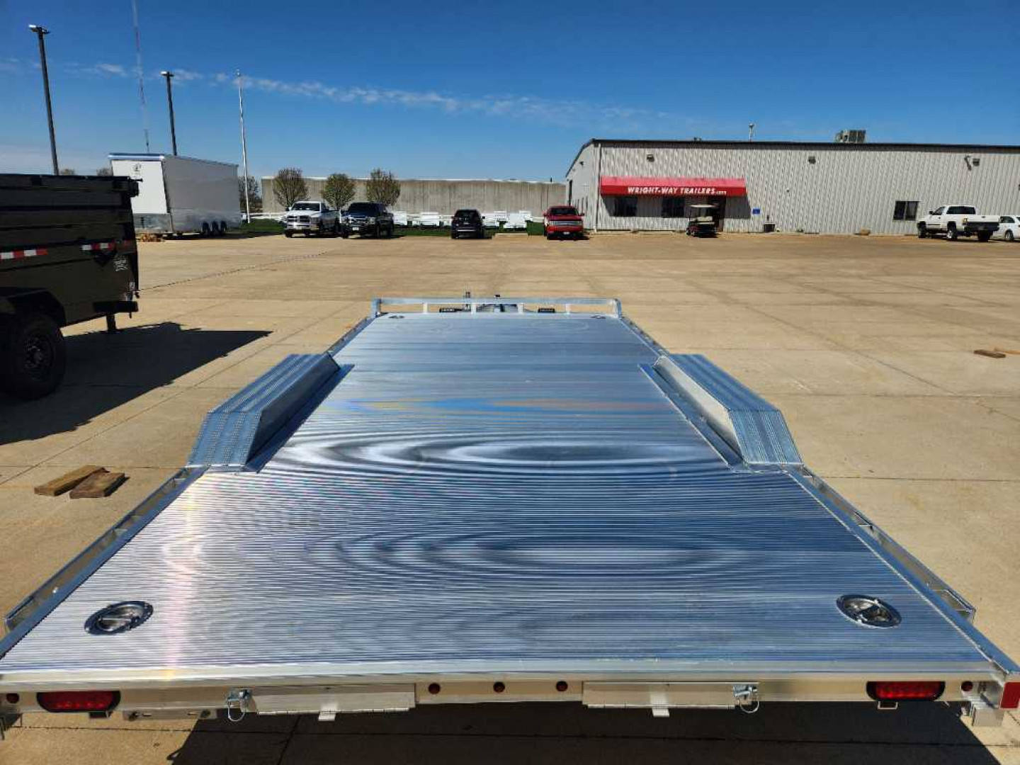 New 2025 Aluma 18' WIDE BODY DRIVE OVER FENDERS Utility Trailer for ...