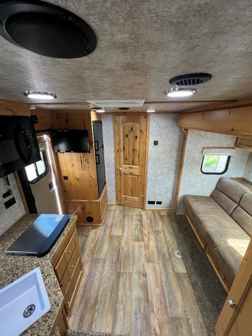 Used 2020 Logan Coach 3H Limited 810 Living Quarters