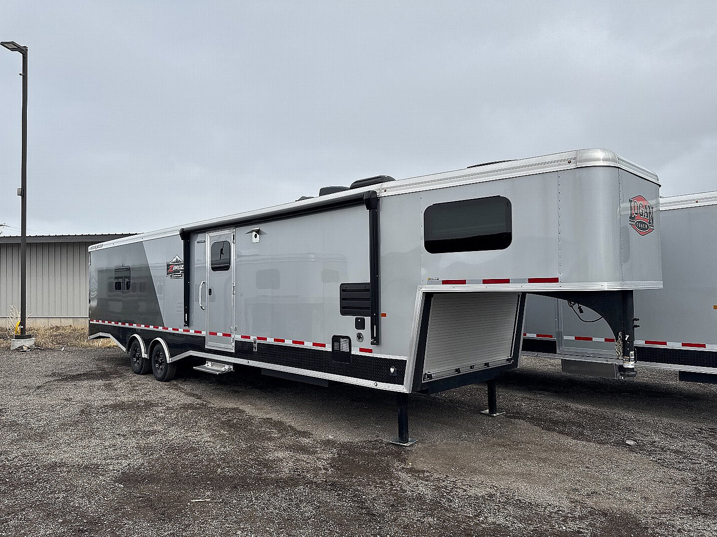 New 2025 Logan Coach 35' Z Broz Horse Power H2 All Seasons