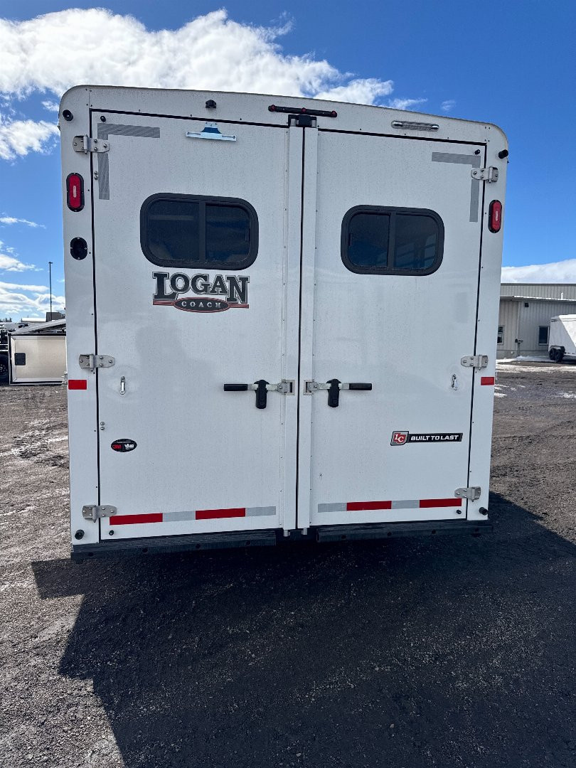 New 2025 Logan Coach 812 Bullseye 4H