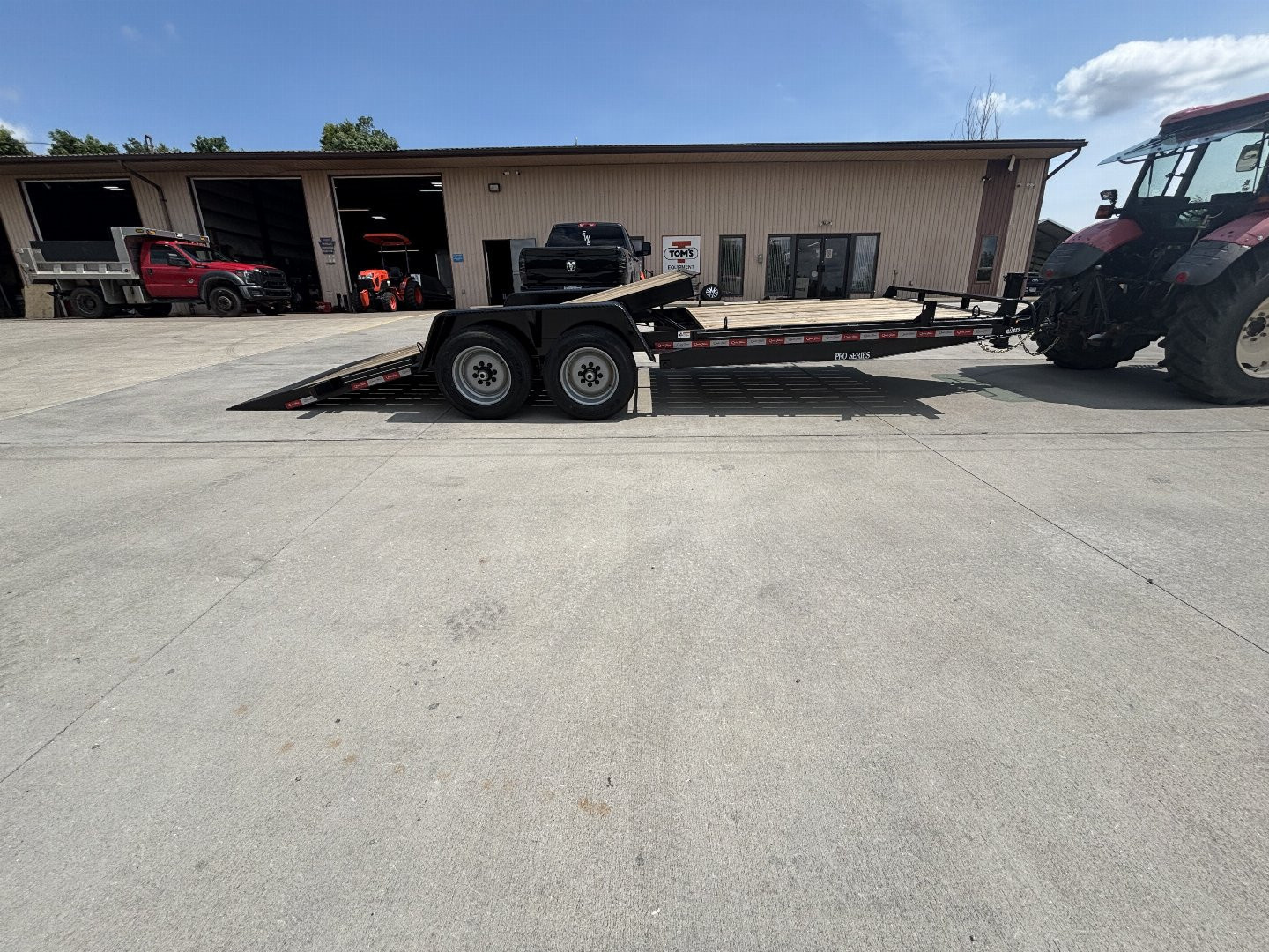 New 2026 Quality Trailers 22' Pro Series Tilt Equipment Hauler 17000 ...