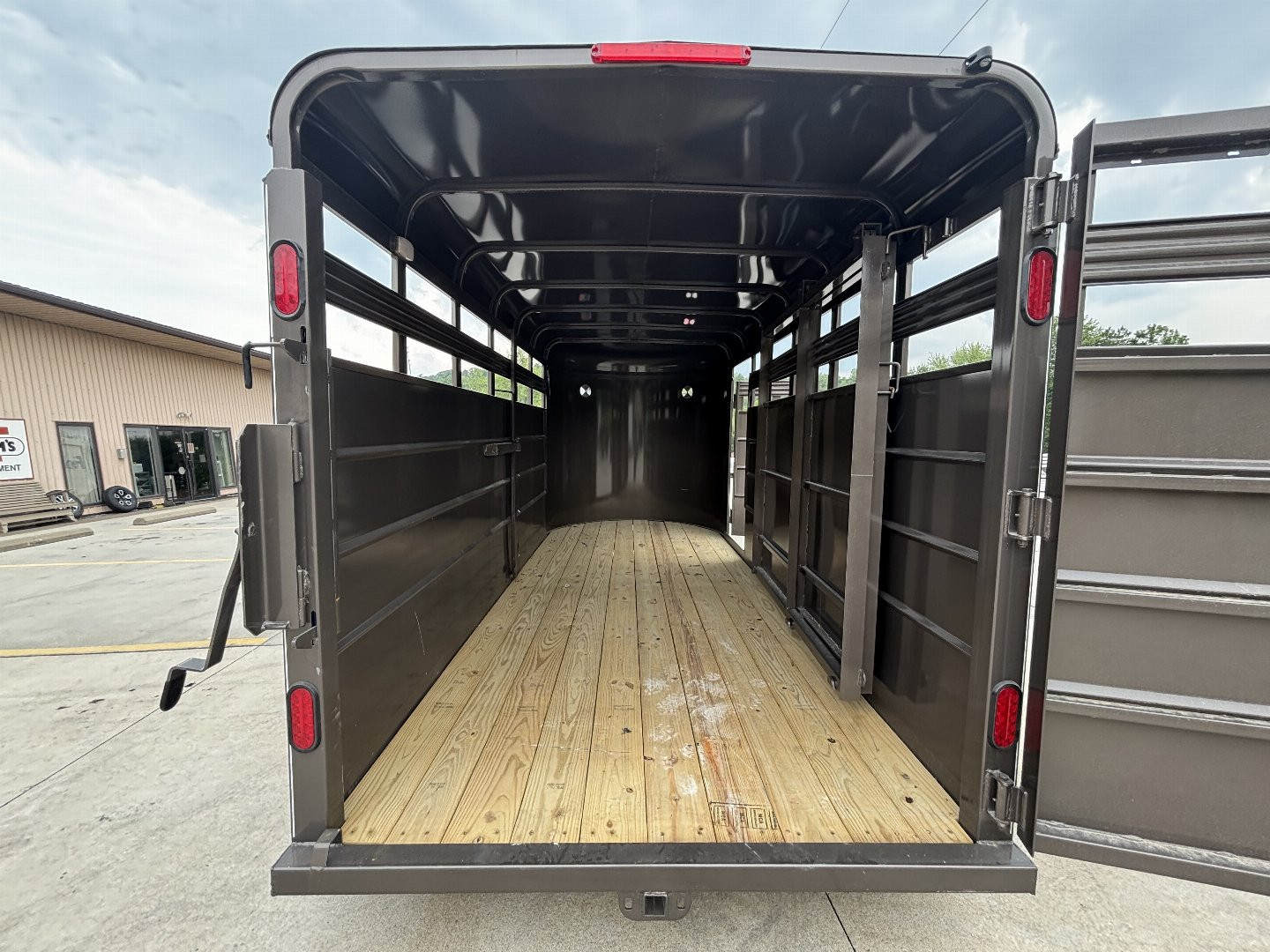 New 2025 Corn Pro Stock Trailer (Model SB-16 6S) - Arizona Beige ...