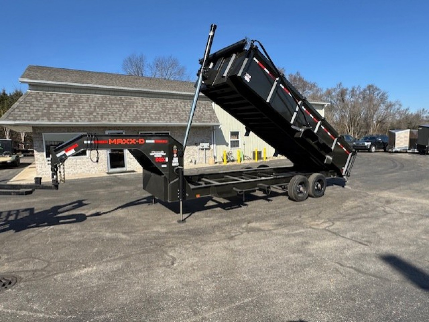 New 2025 MAXX-D Trailers DSX8320G Dump Trailer
