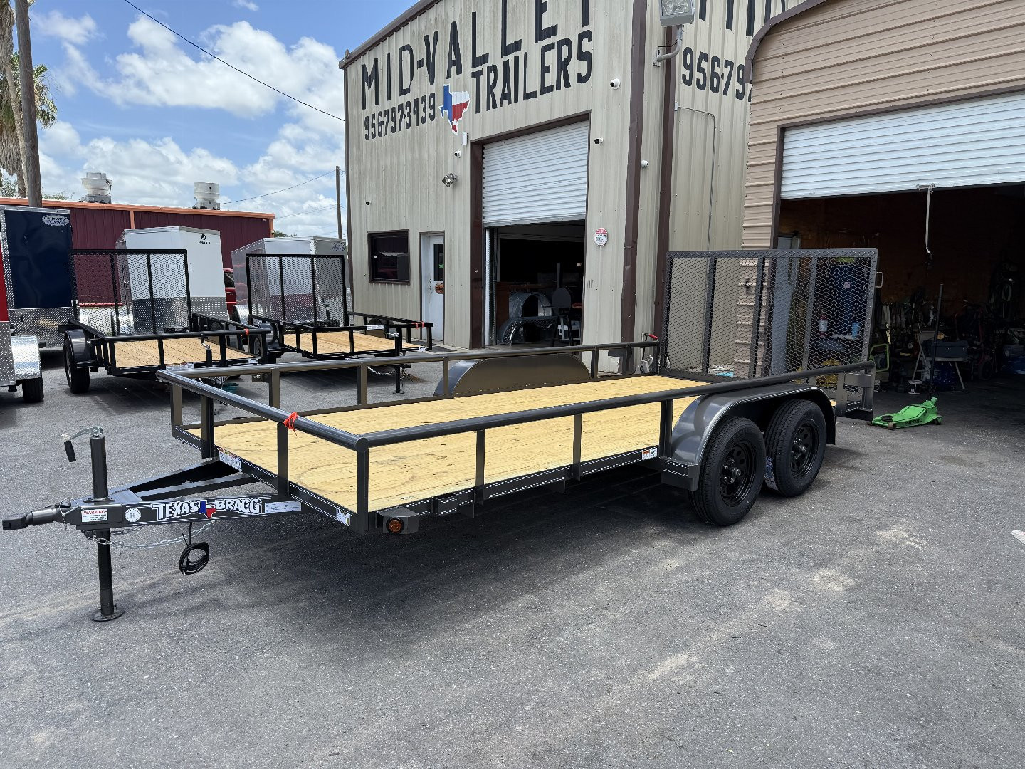 Texas Bragg Trailers - Mid Valley Trailers in Texas