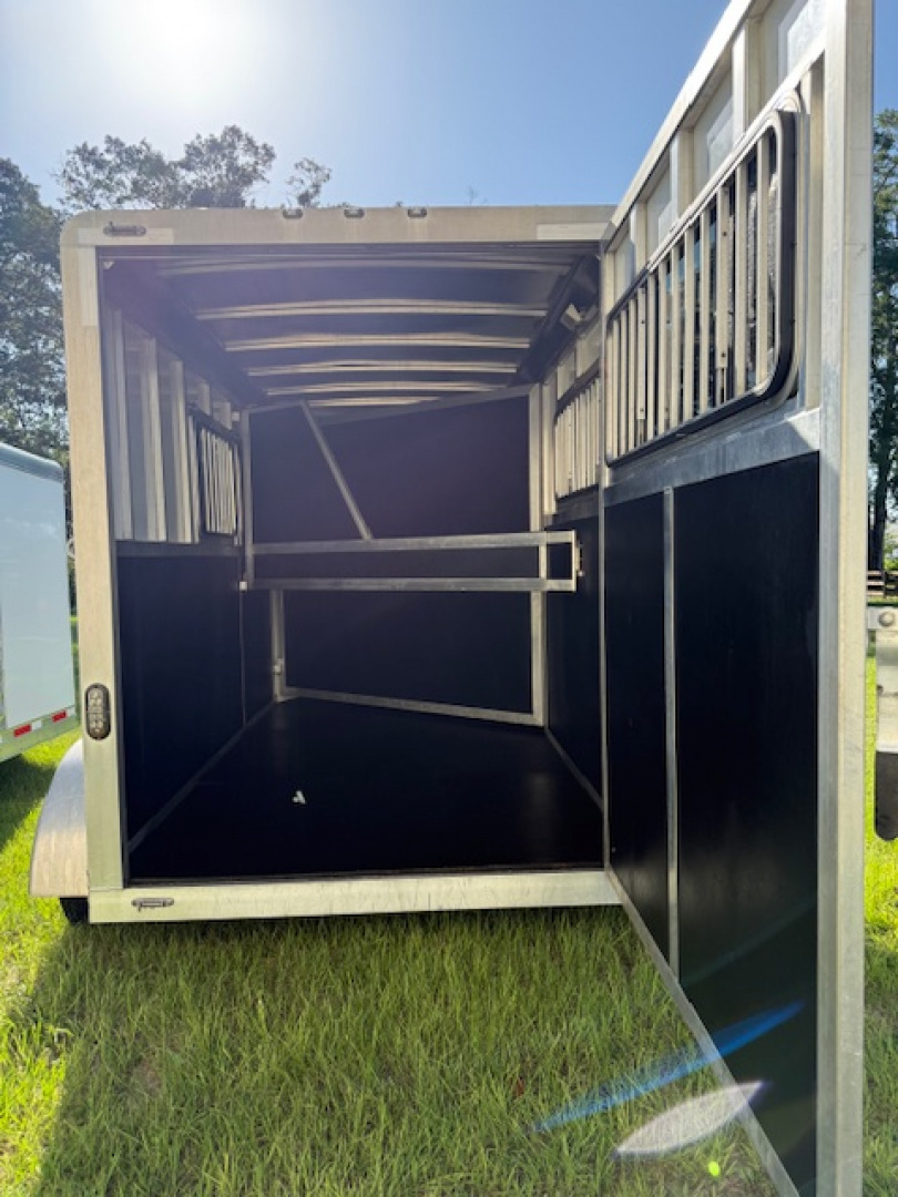 Used 2016 Shadow 2 horse slant bumper pull w/dressing room Horse ...