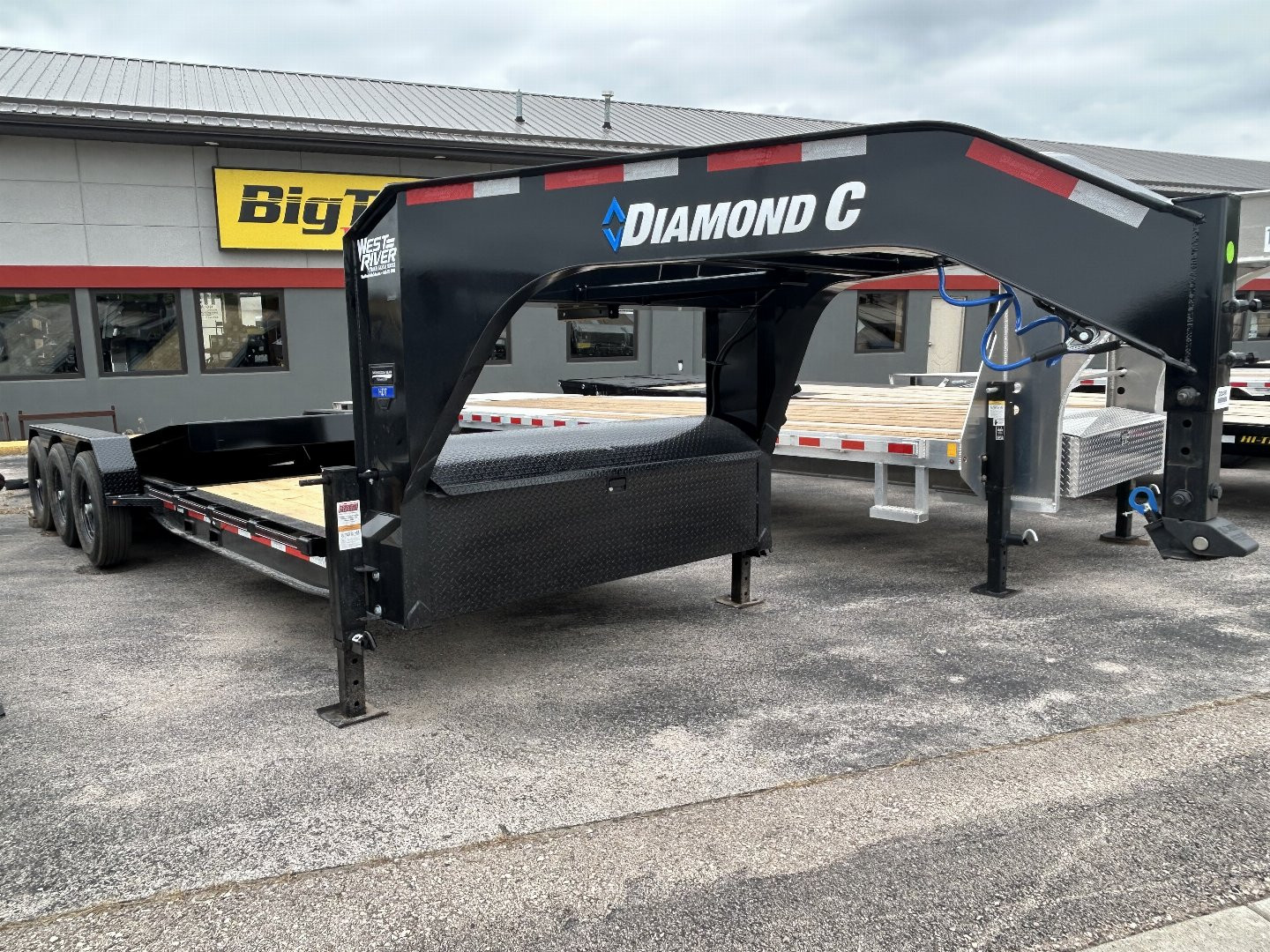 New 2025 Diamond C Trailers HDT307 26X82 Tilt Trailer