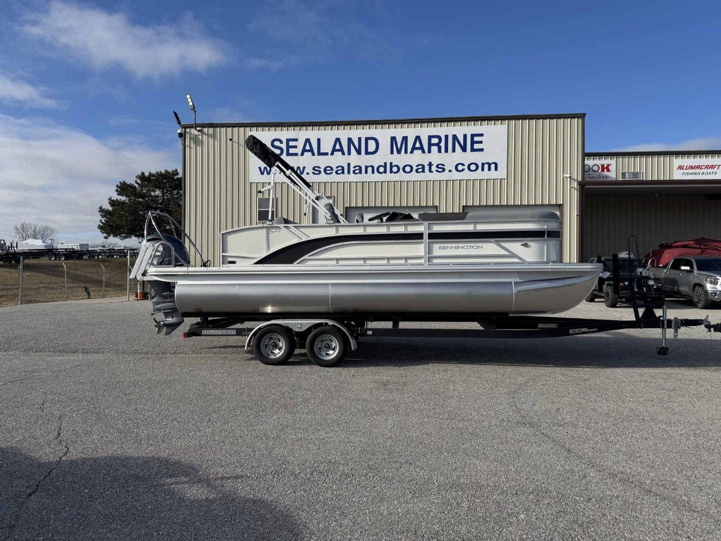 New 2025 BENNINGTON 22 S SWINGBACK TRITOON Pontoon Boat for sale in ...