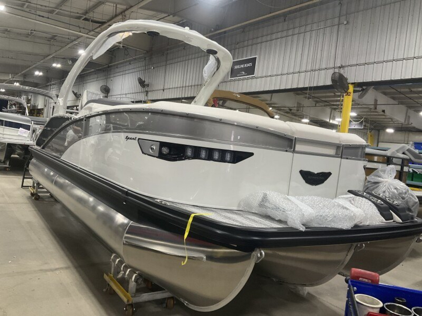 New 2025 Bennington 23 RX Series Swingback W/ Arch & ESP Tri-Toon ...