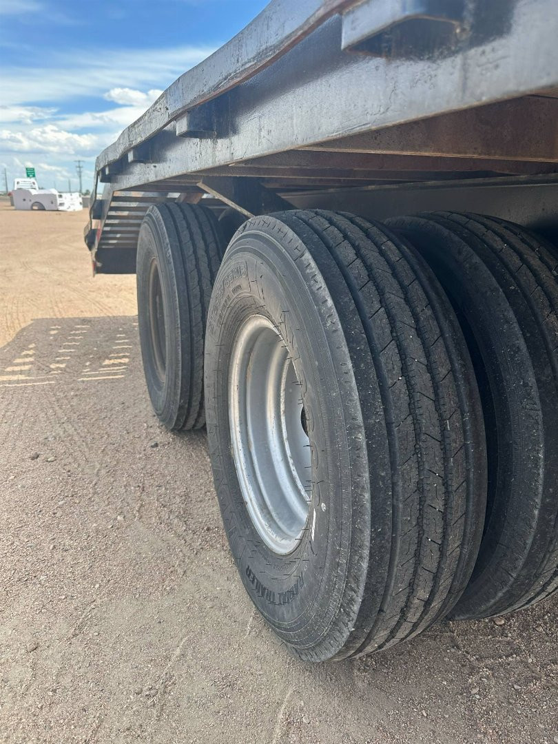 Used 2009 HMDE 25' Deckover Trailer for sale in Fort Morgan, CO
