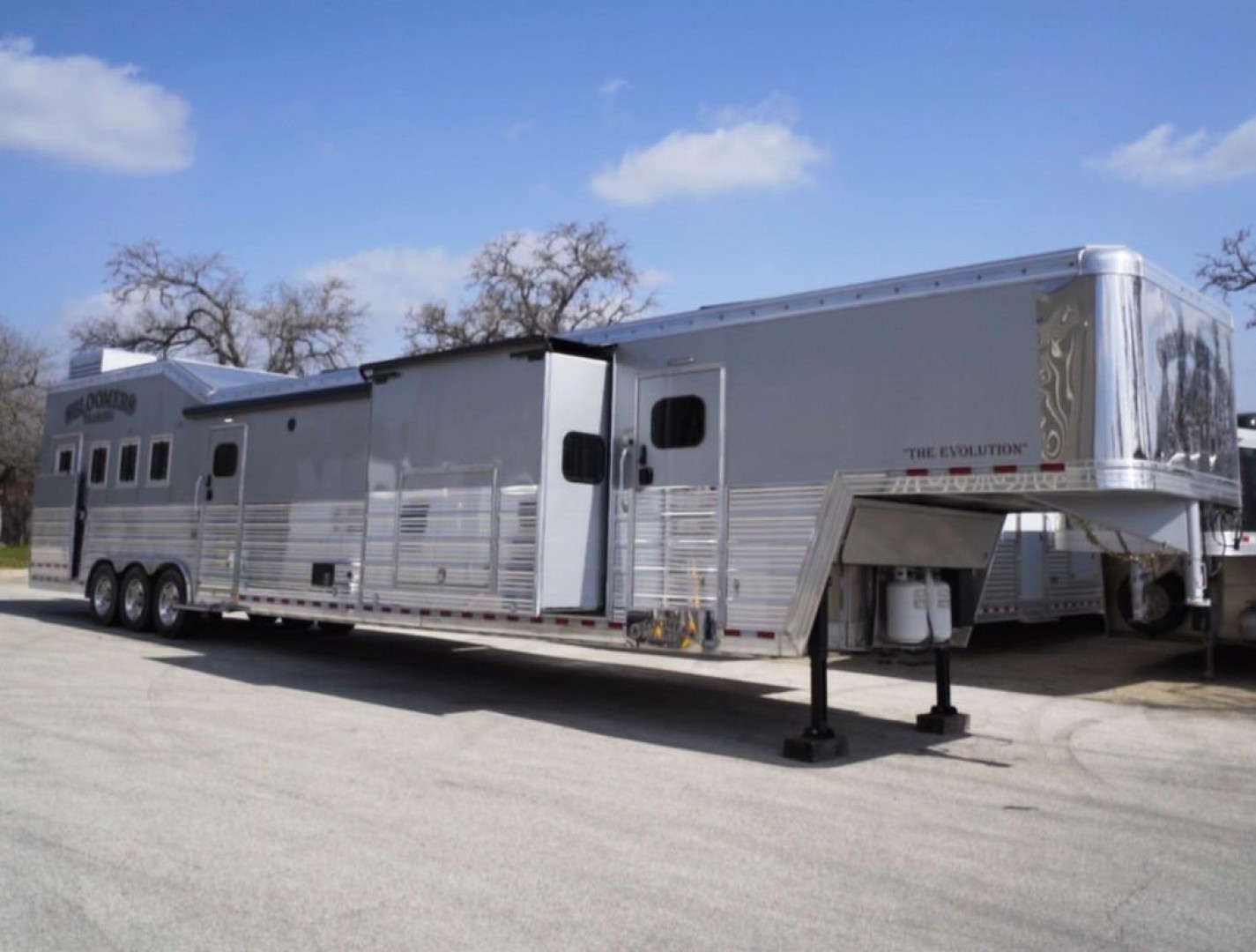 New 2025 Bloomer 4 Horse Gooseneck with Rear Tack Outlaw Living ...