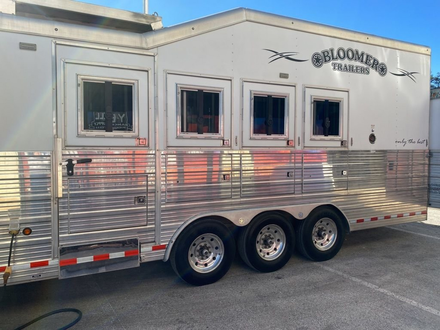Used 2017 Bloomer 4 Horse 15'6" Gooseneck Outlaw Living Quarters '17 Horse Trailer for sale in ...