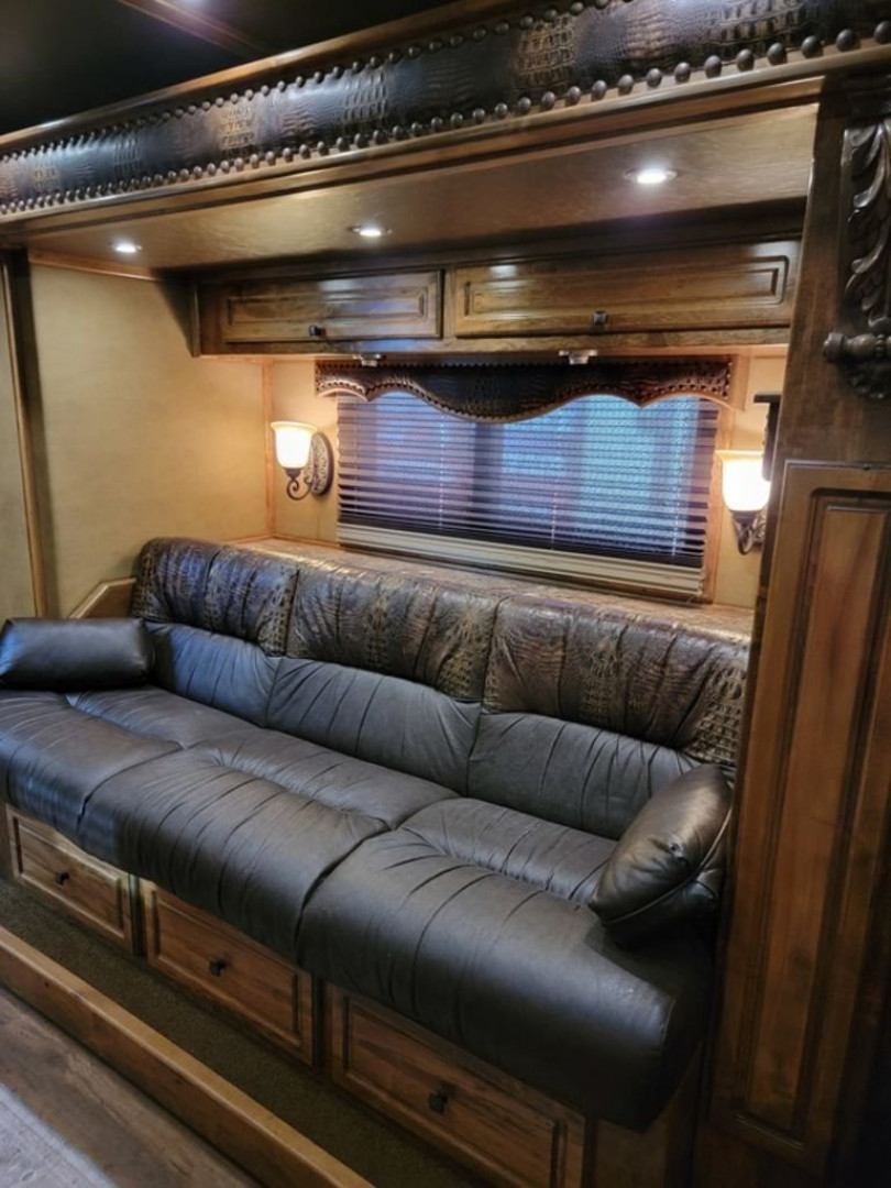 Used 2017 Bloomer 4 Horse 15'6" Gooseneck Outlaw Living Quarters '17 Horse Trailer for sale in ...