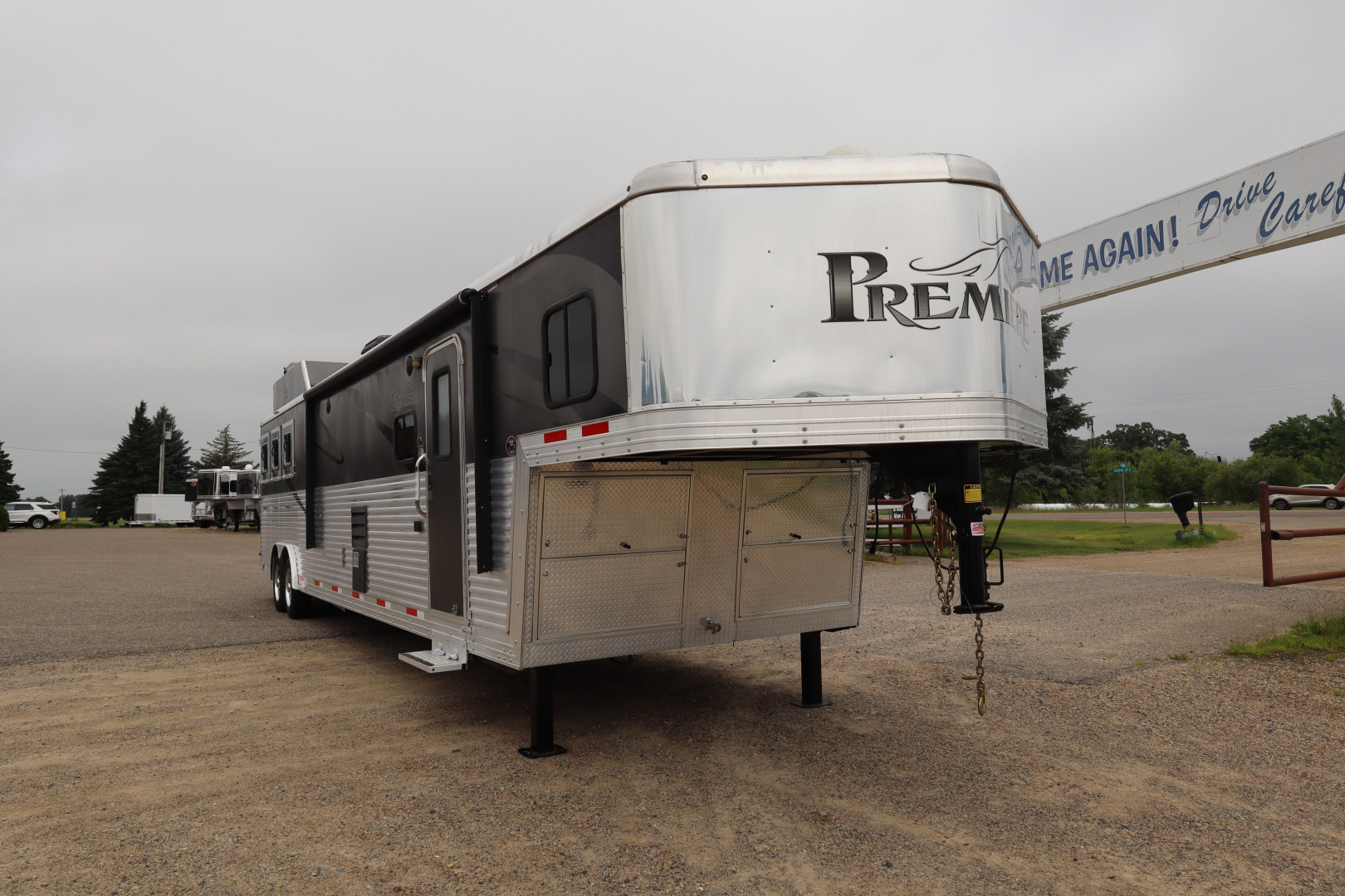 Used 2015 Bison Trailers Premier 3 Horse LQ Trailer